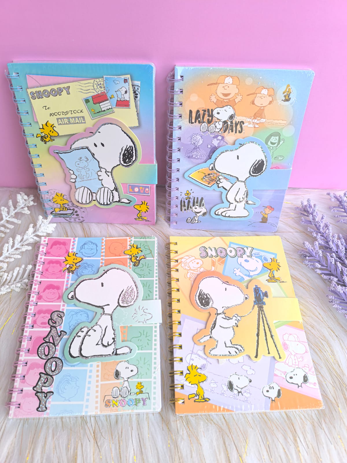 Agenda De Snoopy Con Broche Efecto Relieve – Papelería Mundo Kawaii